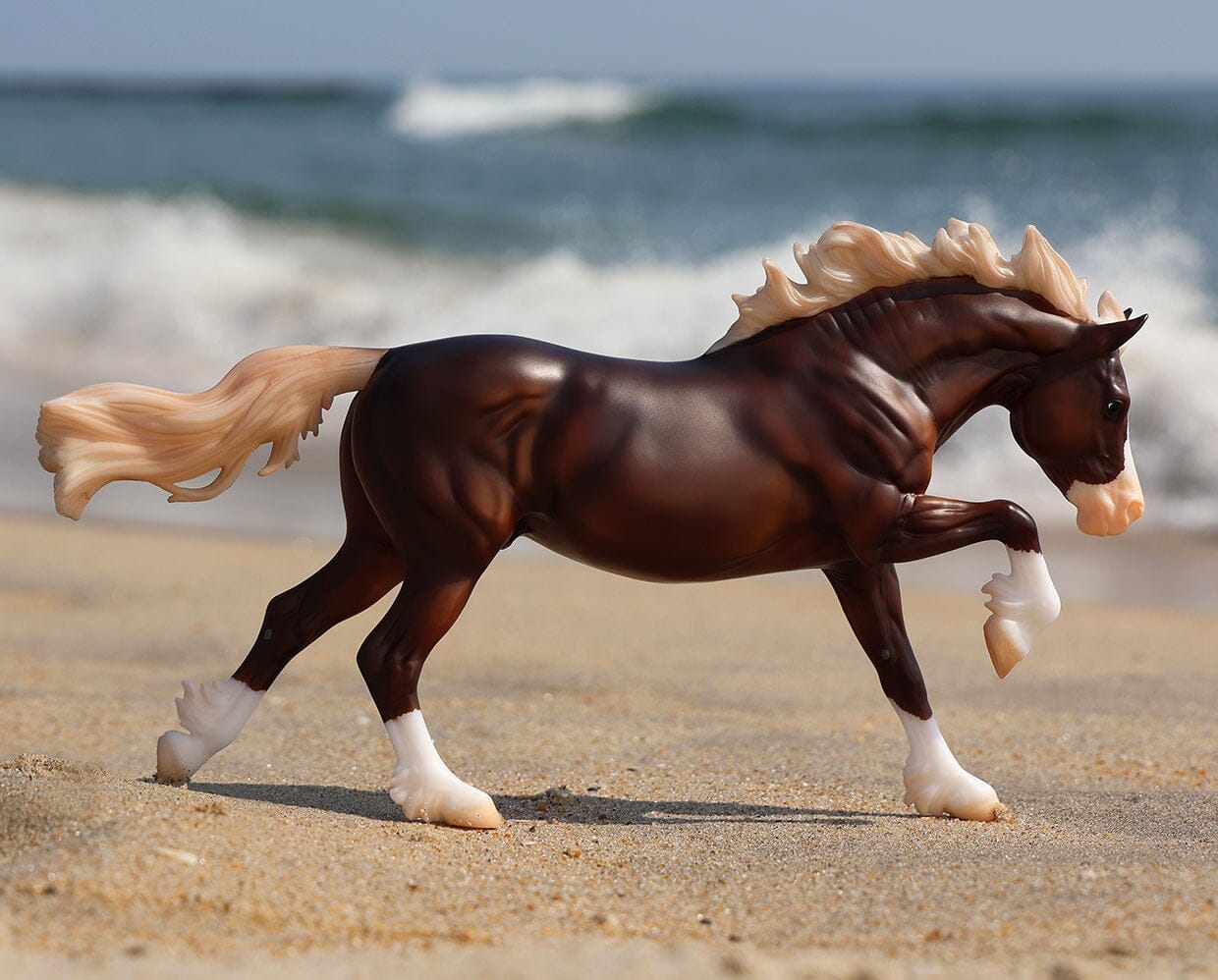 Breyer - Surfer's Riptide